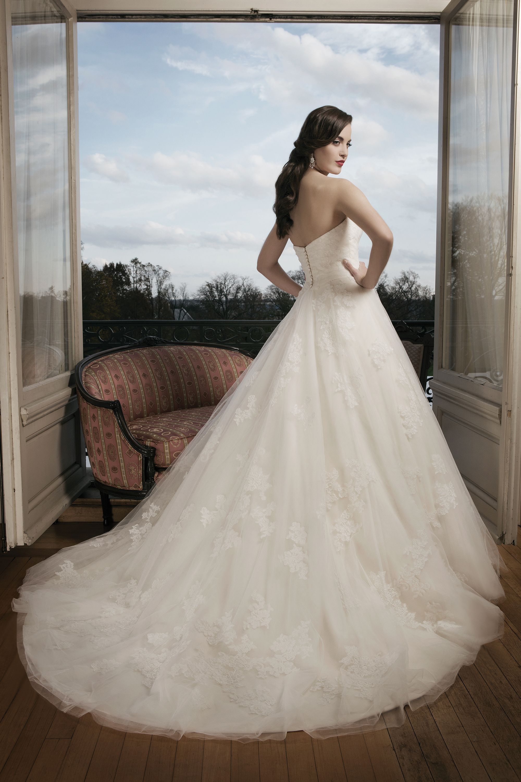 8682: Lace ball gown with a sweetheart neckline | Justin Alexander
